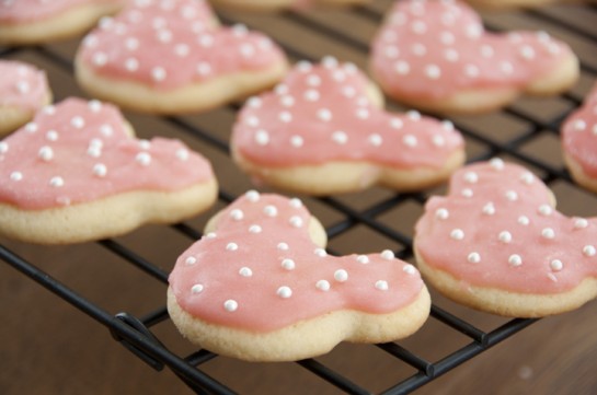 Minnie Mouse Sugar Cookies | Wishes and Dishes