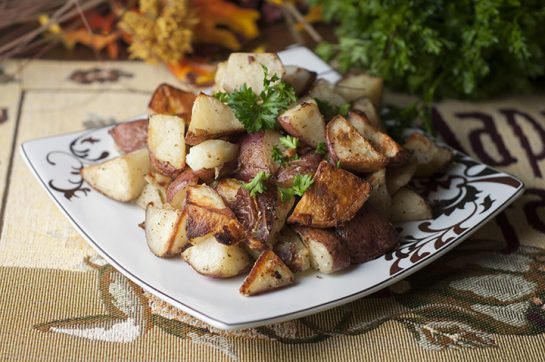 Italian Garlic Oven Roasted Potatoes | Wishes and Dishes