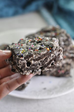 Gooey Oreo Krispie Treats | Wishes and Dishes