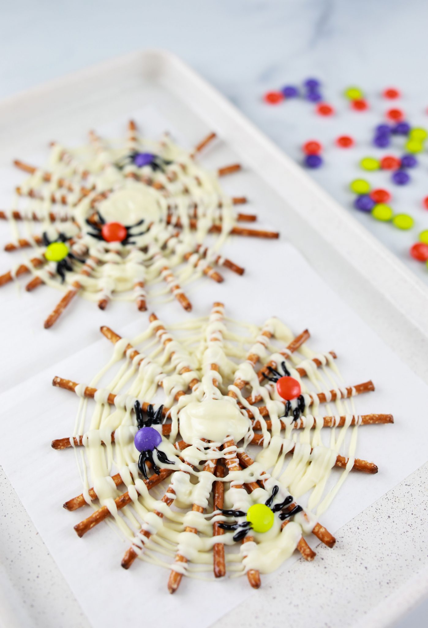 Halloween Chocolate Pretzel Spider Webs | Wishes and Dishes