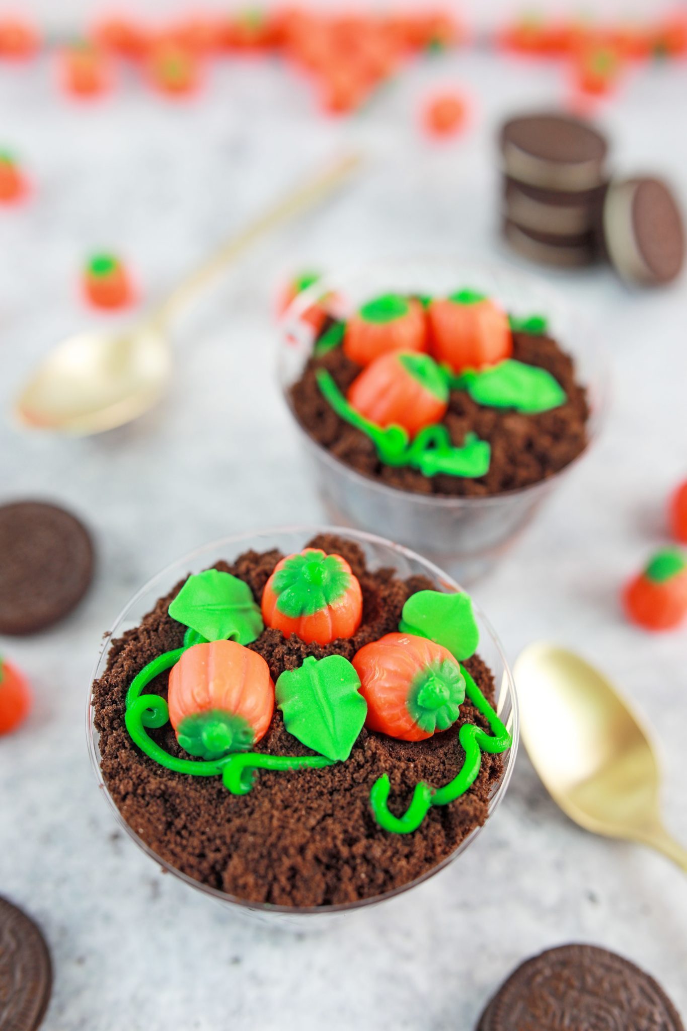 Pumpkin Patch Dirt Cups | Wishes and Dishes