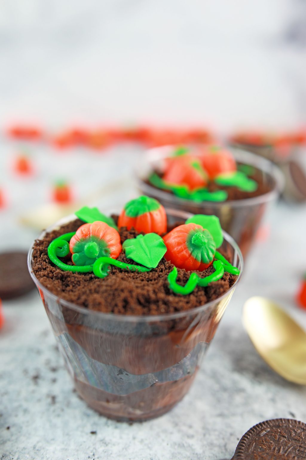 Pumpkin Patch Dirt Cups | Wishes and Dishes