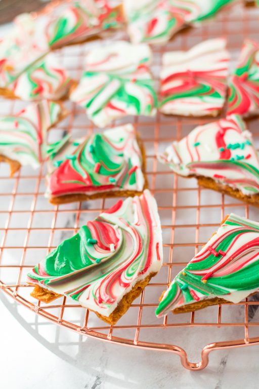 Christmas Ritz Cracker Candy | Wishes and Dishes