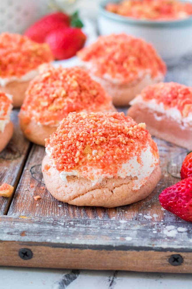 Strawberry Crunch Cookies | Wishes and Dishes