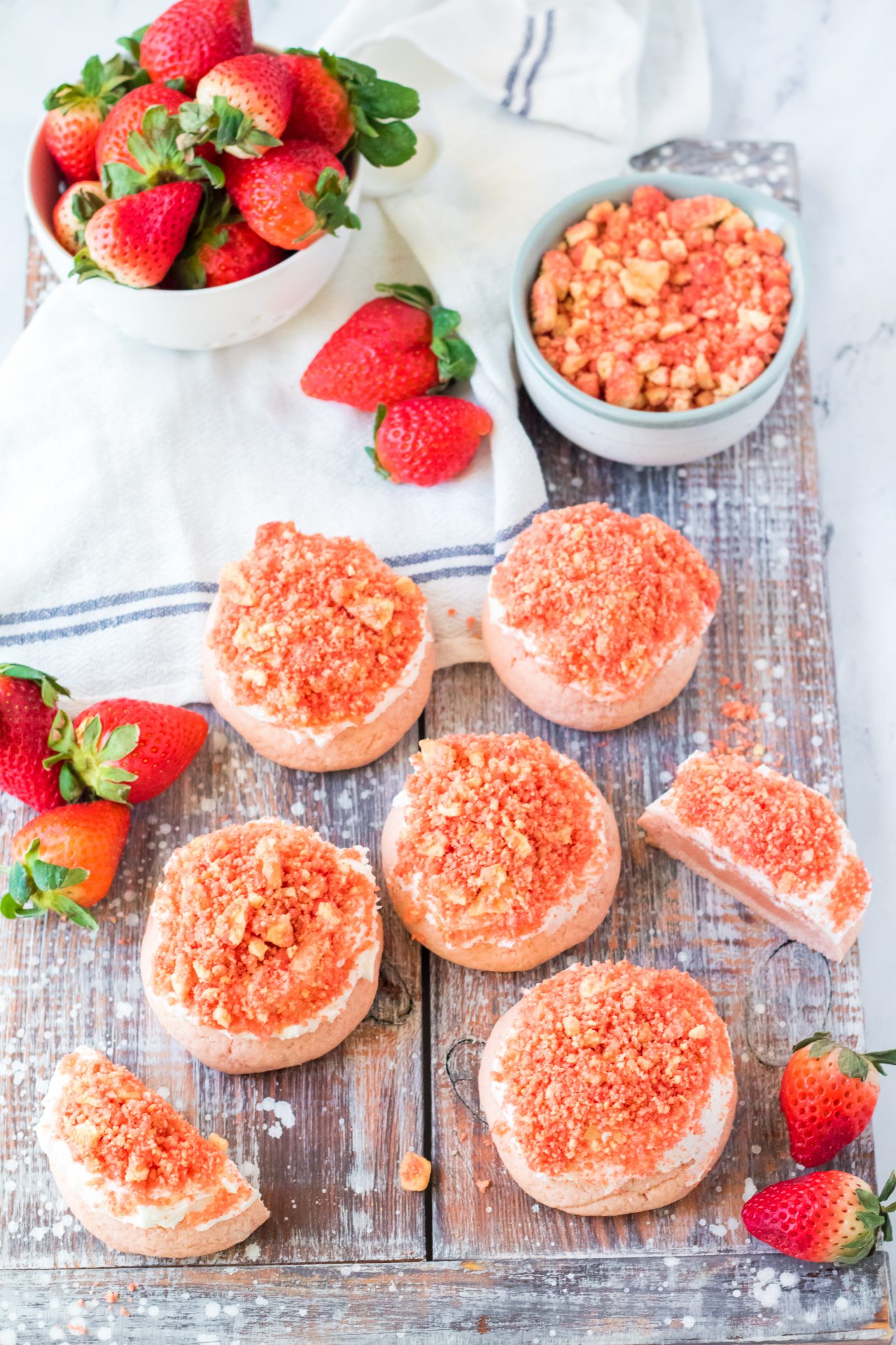 Strawberry Crunch Cookies | Wishes and Dishes