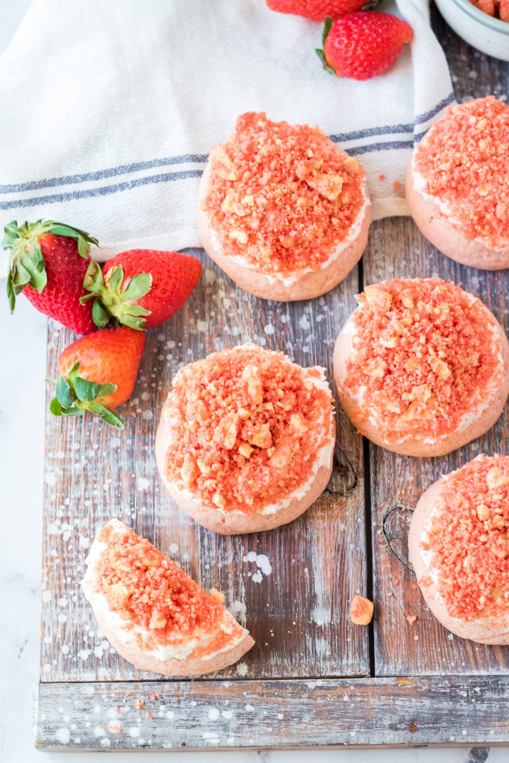 Strawberry Crunch Cookies | Wishes and Dishes