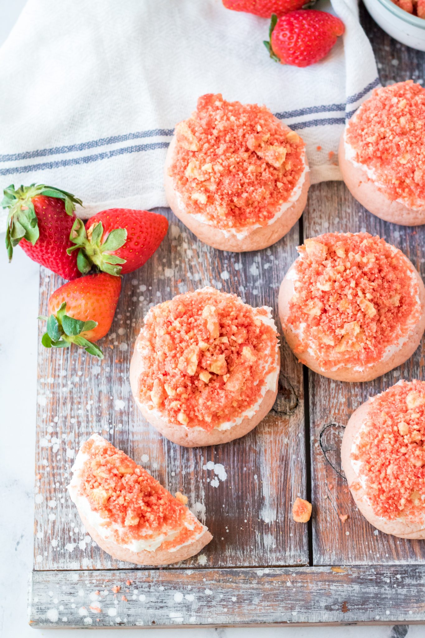 Strawberry Crunch Cookies | Wishes and Dishes